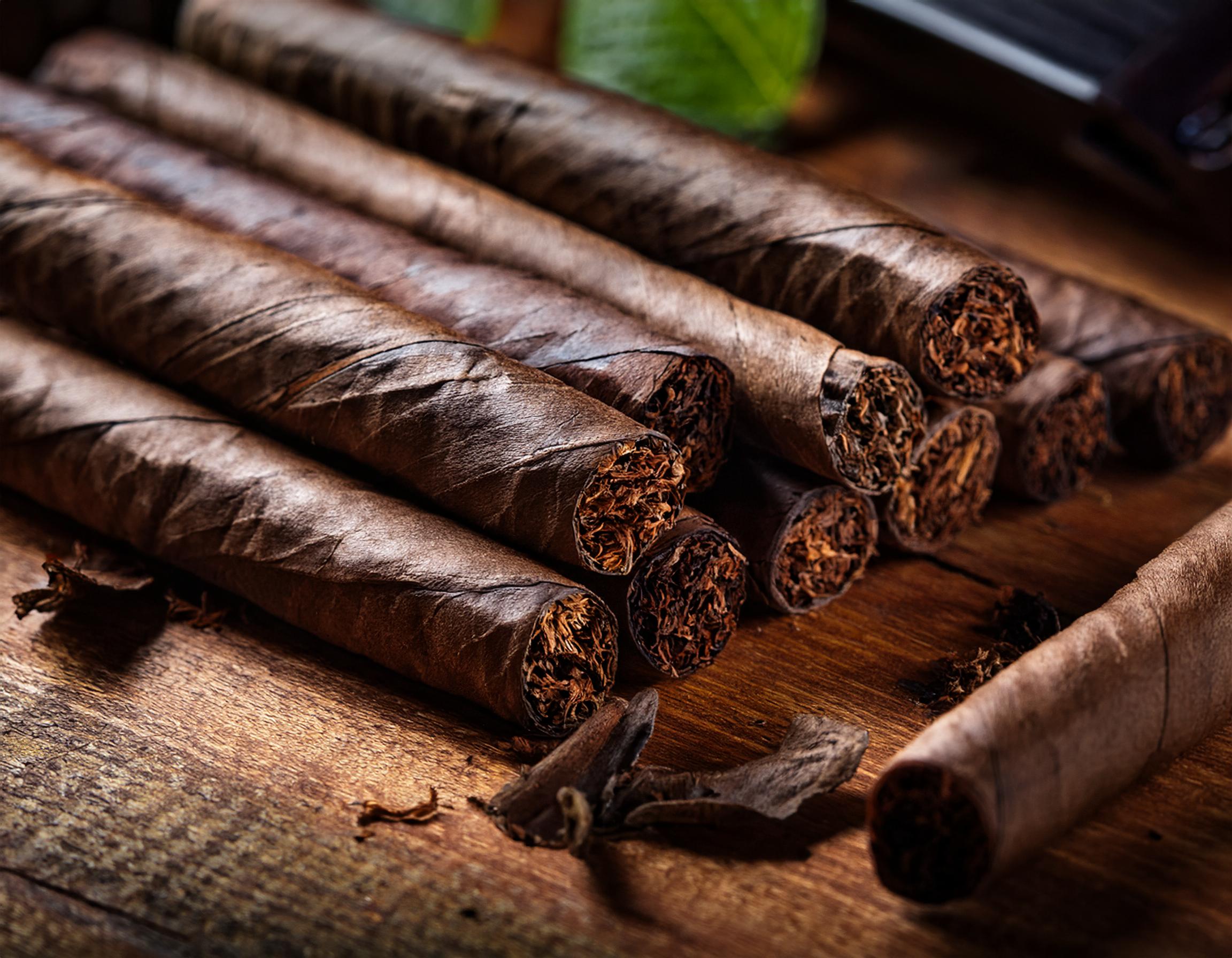 The Advantages of Rolling Your Own Cigars with Whole Leaf Tobacco