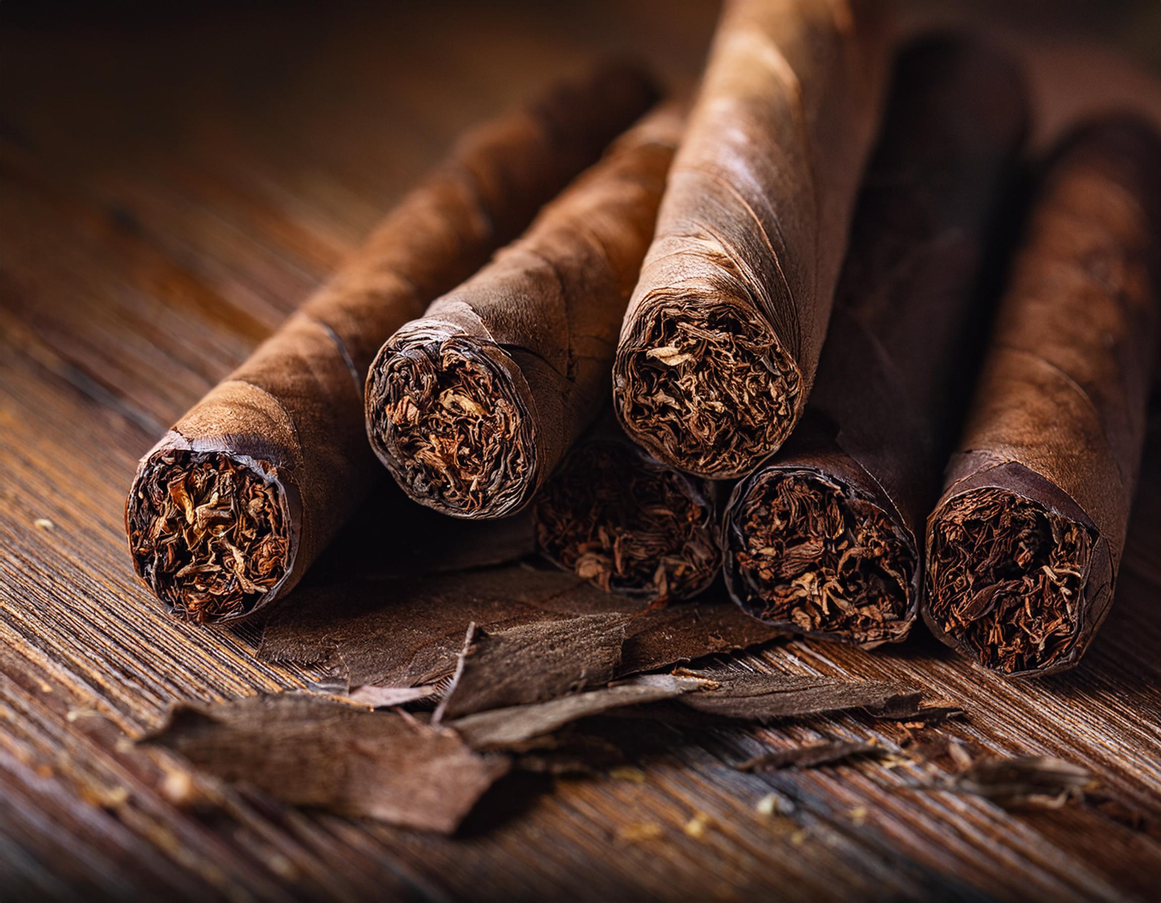 The Advantages of Rolling Your Own Cigars with Whole Leaf Tobacco